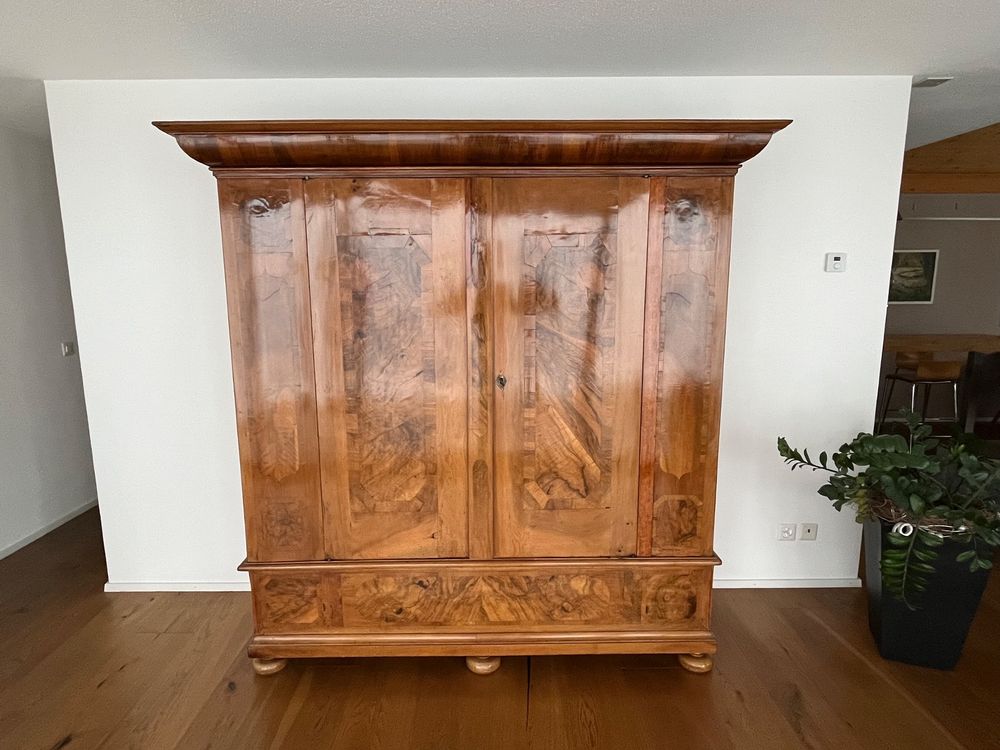 Antiker Nussbaum Schrank (ca. 1850) (Gebraucht) in Busswil TG für CHF 750 – nur Abholung auf ...
