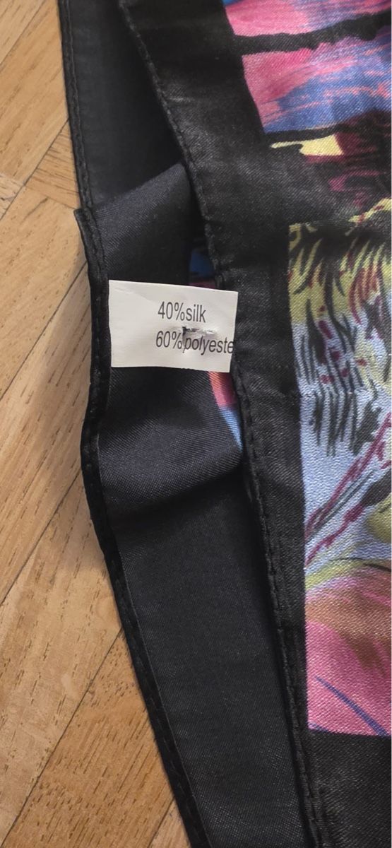 Seidenschal mit speziellem Muster, Accessoire! (Gebraucht) in St ...