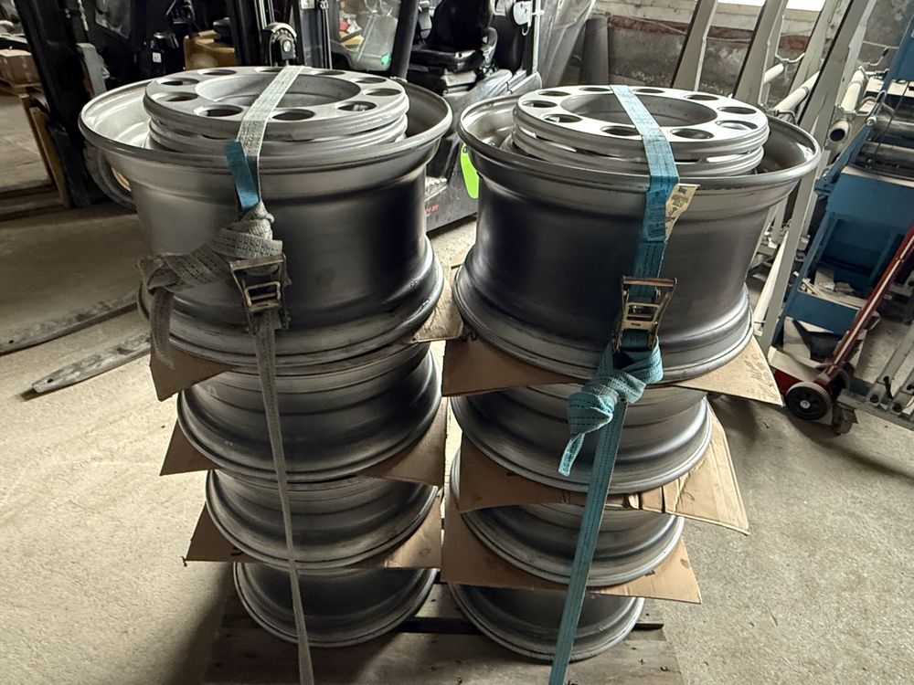 8x Stahlfelgen von LKW MAN TGS 6x2 / 22.5Zoll (Gebraucht) in Näfels für ...