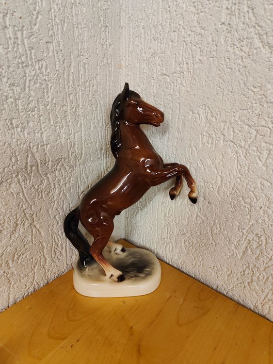 PORZELLAN STEIGENDER PFERD DEKORATIONS SAMMLER FIGUR (Gebraucht) in Jeuss für CHF 8 – mit ...