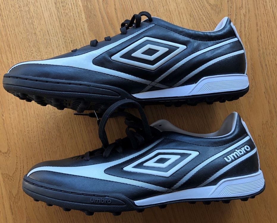 *UMBRO* Sportschuh (Fussball) Gr. 43 | Kaufen auf Ricardo