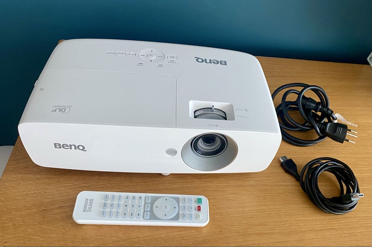 BenQ W1090 Projecteur Home Cinéma Full HD (D'occasion) à Lausanne pour ...