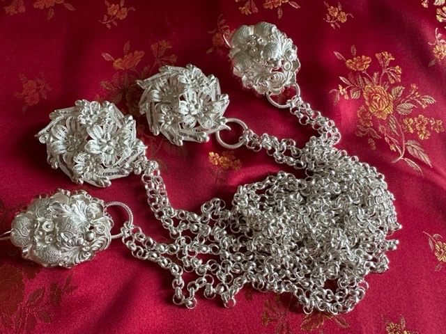 Tracht, Trachtenschmuck, Berner Tracht | Kaufen auf Ricardo