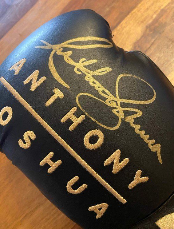 Guantone da boxe firmato Anthony Joshua! COA! 👌🏼 (Nuovo (secondo la ...