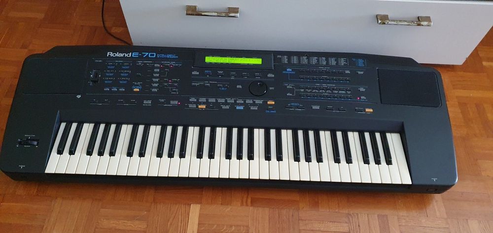 Roland E-70 Keyboard/Synthesiser Free Tracked Postage | Kaufen auf Ricardo