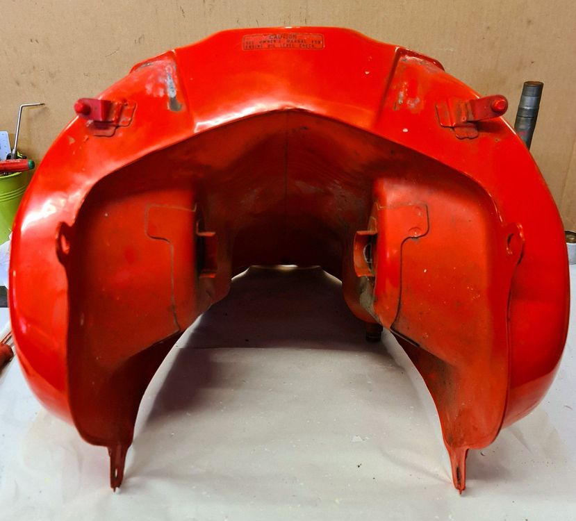 Honda Dominator RD02 NX650 Tank (Defekt) in Grabs für CHF 1 – nur ...