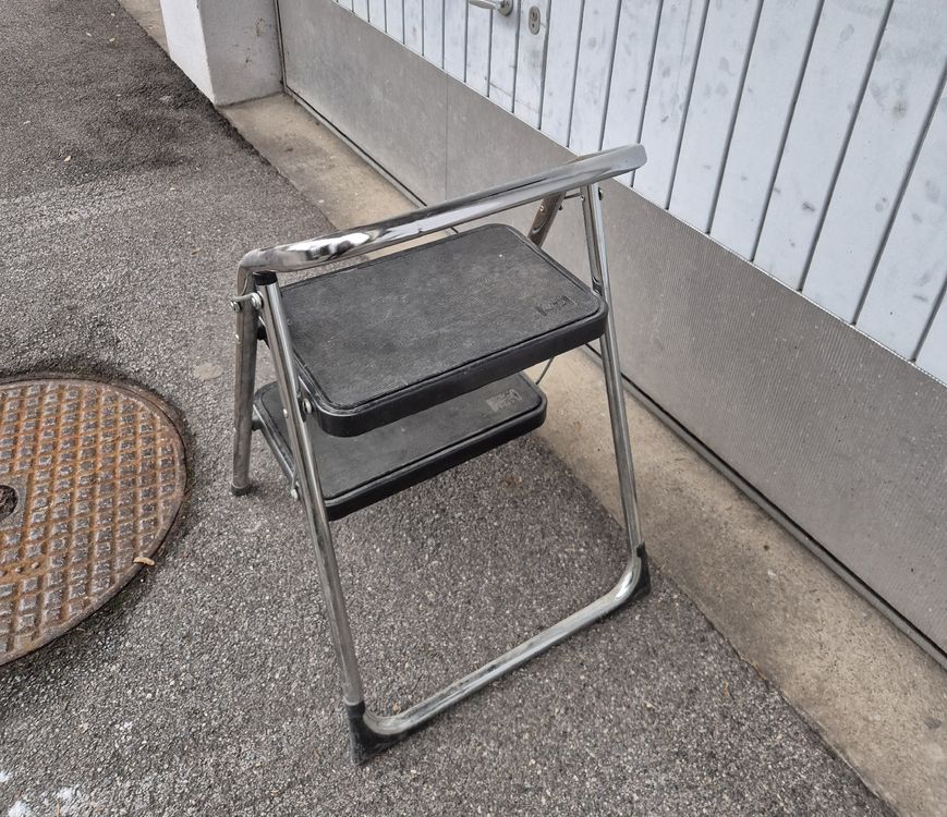 Praktische Trittleiter mit 2 Stufen, ideal für Haushalt (Gebraucht) in ...