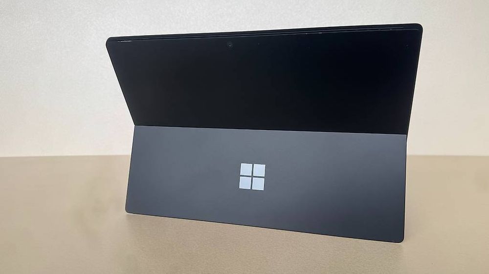 Microsoft Surface Pro 7+ mit 8GB RAM, 256GB SSD Win11 Office (Gebraucht ...