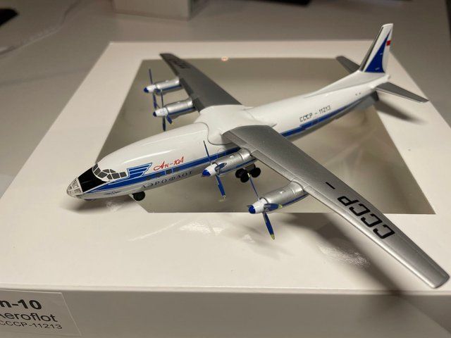 Antonov An-10 Aeroflot CCCP-11213 (dark blue livery) 1/200 (Neu und ...