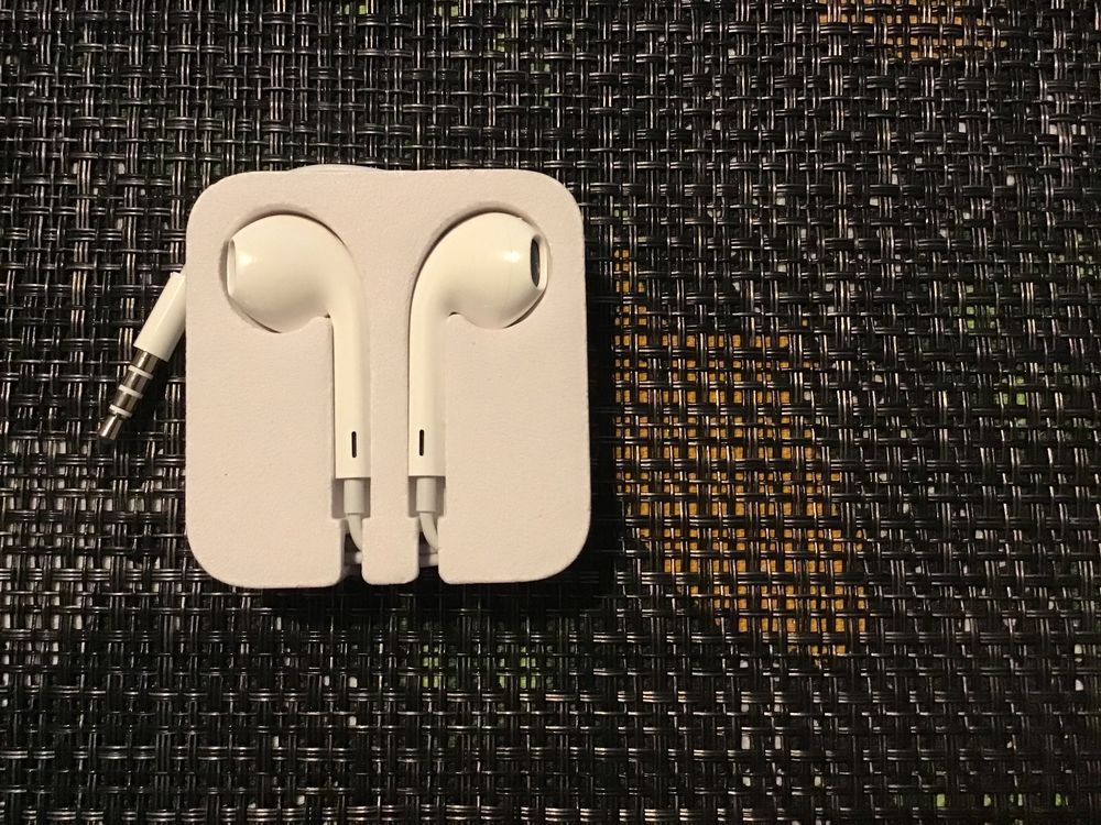 Apple Kopfhörer (Neu und originalverpackt) in Glattfelden für CHF 5 ...