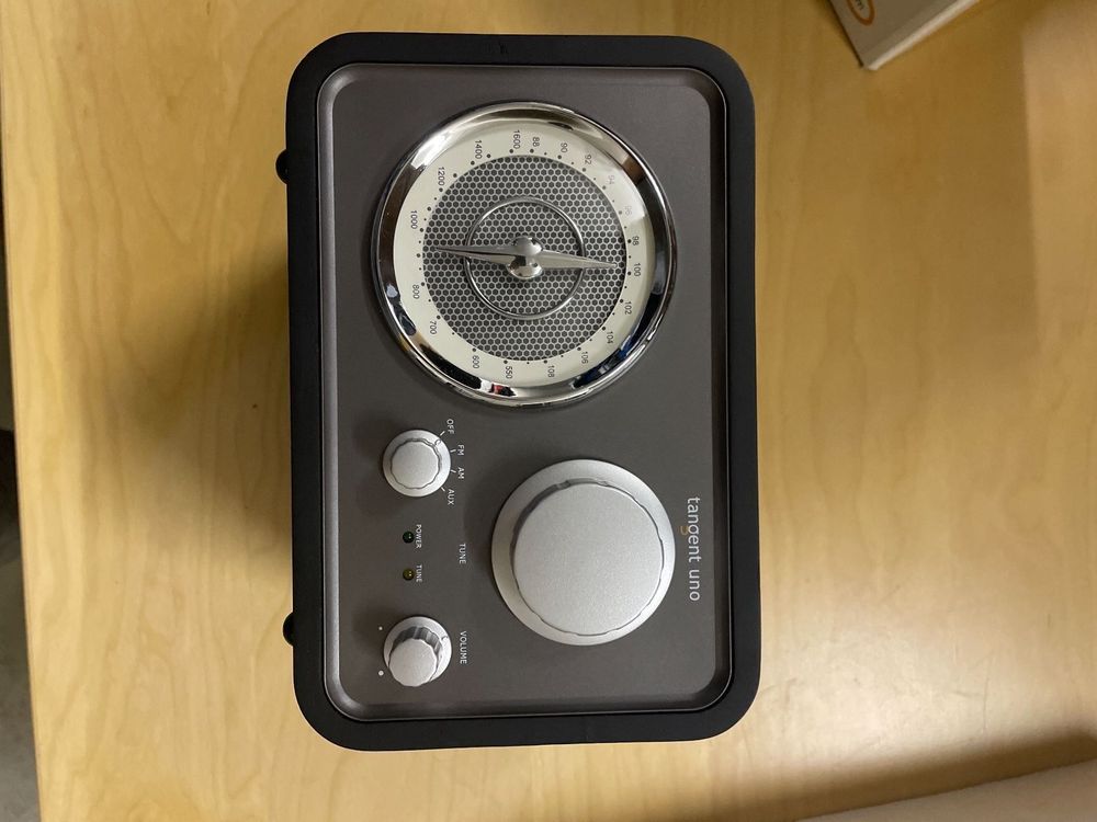 Tangent Uno /Tisch Radio FM AM Aux in (Neu (gemäss Beschreibung)) in ...