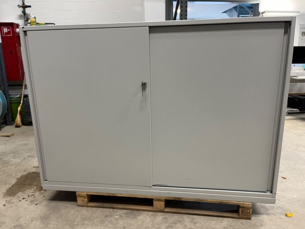 LISTA Schiebetür-Schrank #5 (Defekt) in Winterthur für CHF 190 – nur ...