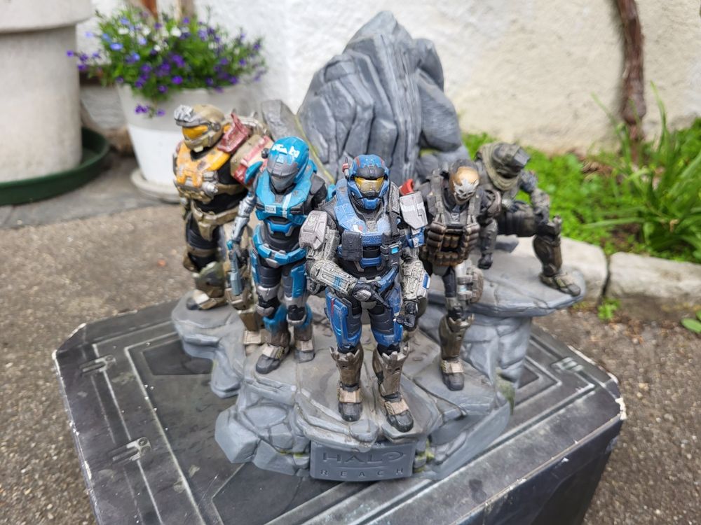 Halo Reach Noble Team Statue (Gebraucht) in Krummenau für CHF 150 – mit ...
