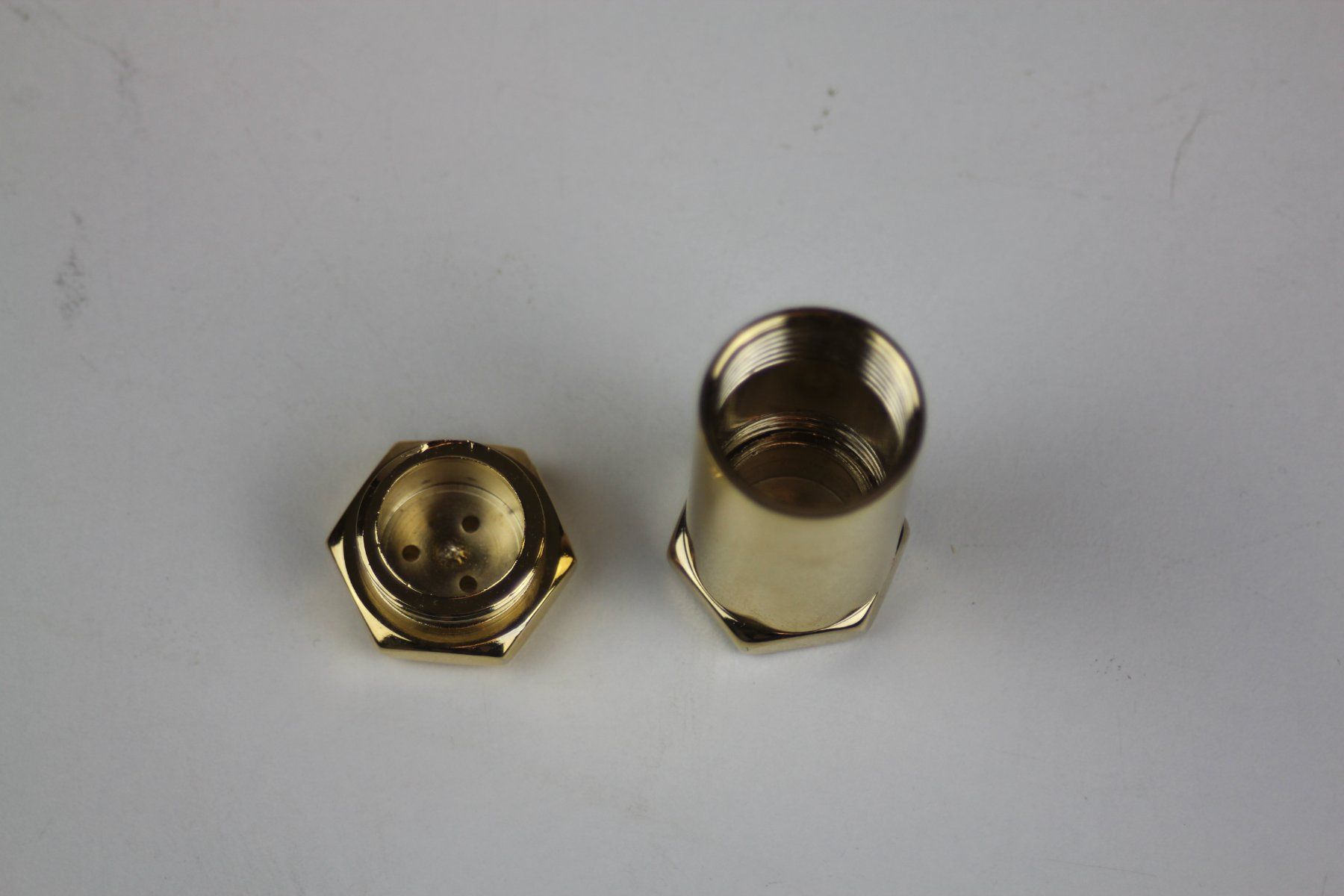 Salz- und Pfefferstreuer Paar aus vergoldetem Metall (Gebraucht) in ...