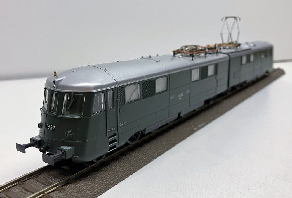 Roco 43770= Ae 8/14 SBB 11852 LANDI-Lok - Schnittstelle NEM (Neu ...