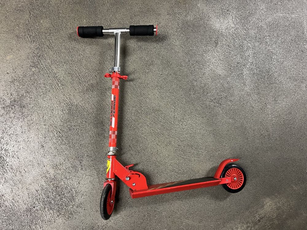Ferrari Kinder Trotti (kids scooter) (Gebraucht) in Oberengstringen für ...