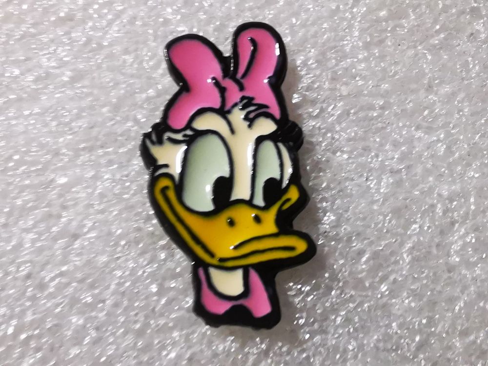 Ansteckpin 131: Disney Daisy Duck | Kaufen auf Ricardo
