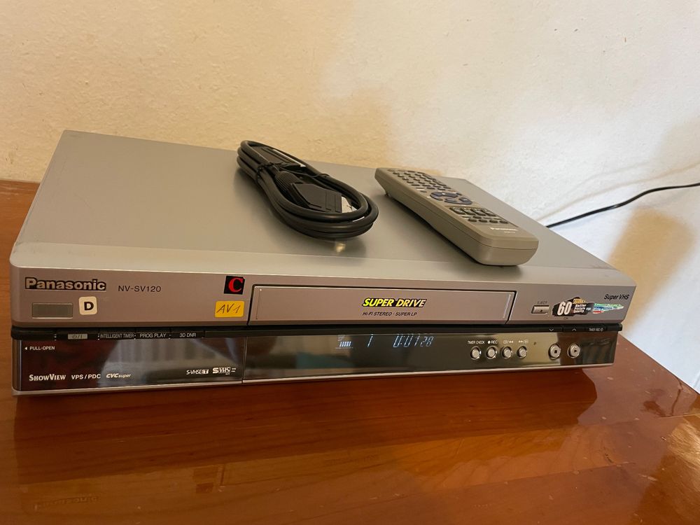 Panasonic NV-SV120 Super VHS Videorecorder | Kaufen auf Ricardo