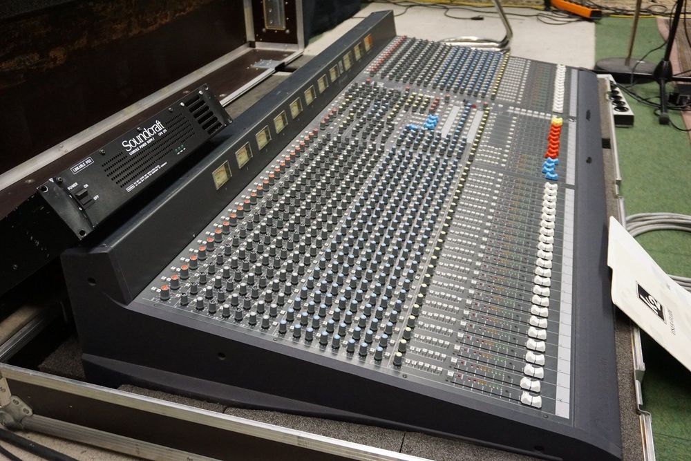 Soundcraft K2 40 Channel Mischpult Case (Gebraucht) in Ortschwaben für ...