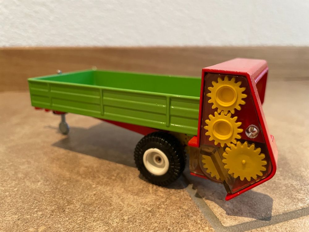 SIKU New Holland Ford 5635 mit Miststreuer (Neu und originalverpackt ...