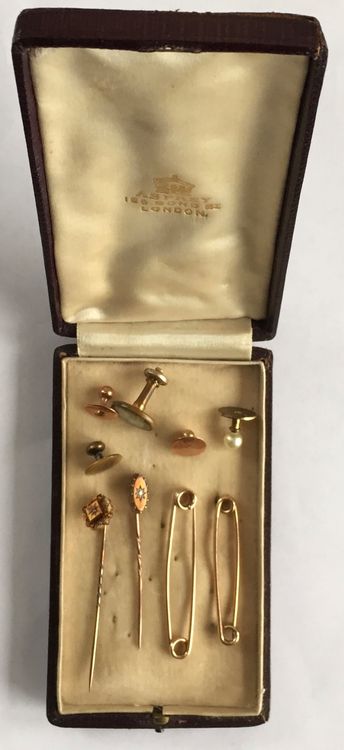 Asprey Box mit 9 Karat (375) Gold Sicherheitsnadel und Knöpf (Gebraucht ...