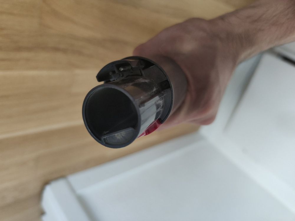 Dyson V11 Rohr Wackelt