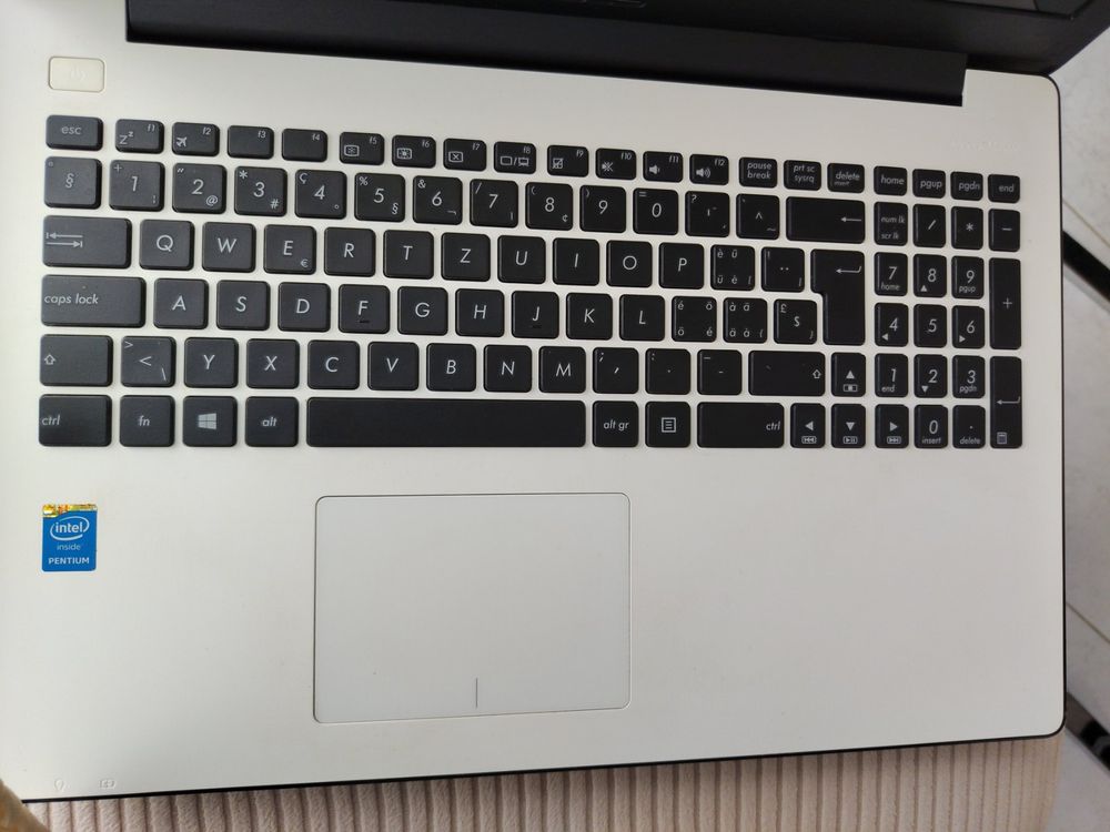 Asus Notebook X553M, 4GB Ram, Windows 10, 500 GB Speicher (Gebraucht ...