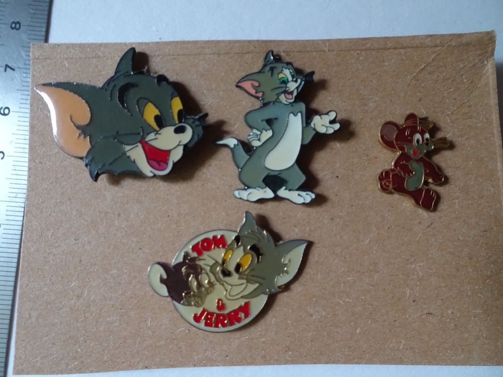 4 Pins Tom und Jerry Comics (Gebraucht) in Schönenwerd für CHF 6 – mit ...