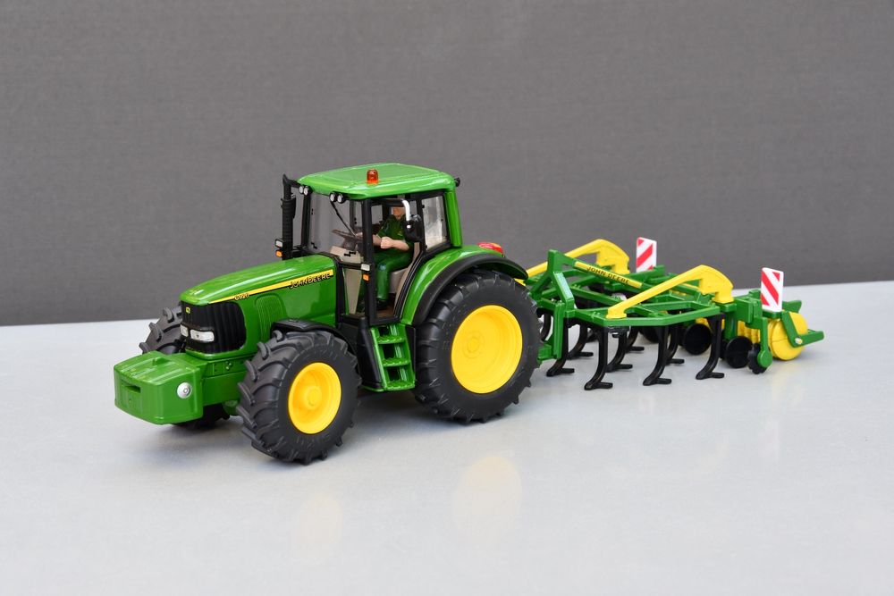 John Deere 6920 von Siku mit Grubber John Deere 1:32 (Neu (gemäss ...