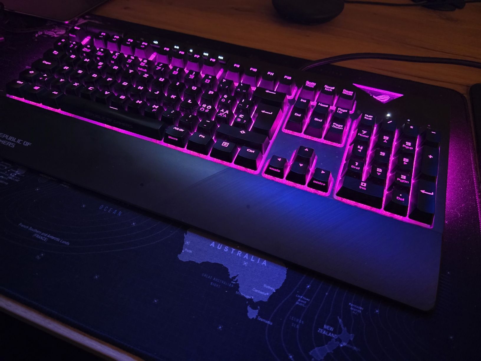 ASUS ROG Strix Flare (USB, Schweiz, Kabel) (Gebraucht) in Root für CHF ...