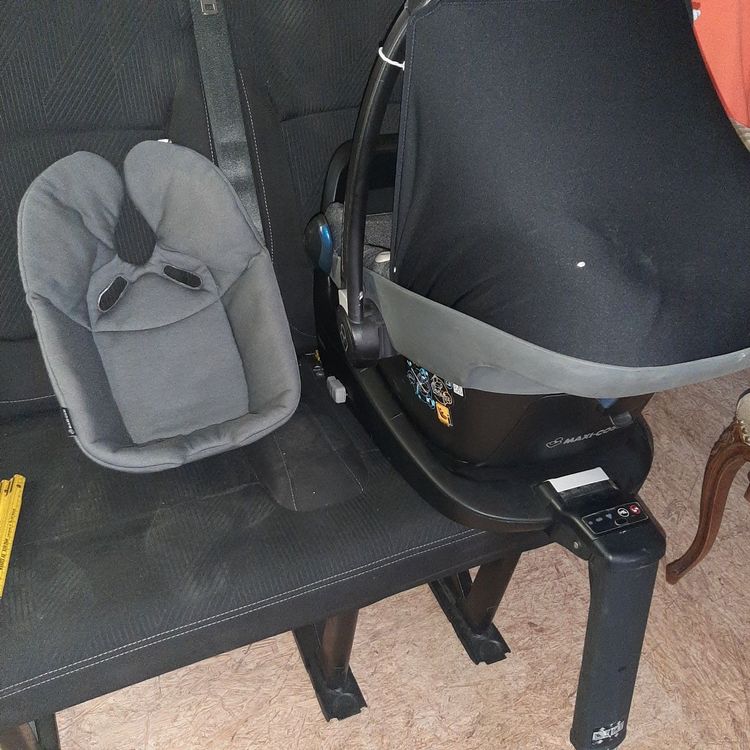 Maxi cosi Babyschale Pebble plus mit Station 2 Way Fix | Kaufen auf Ricardo