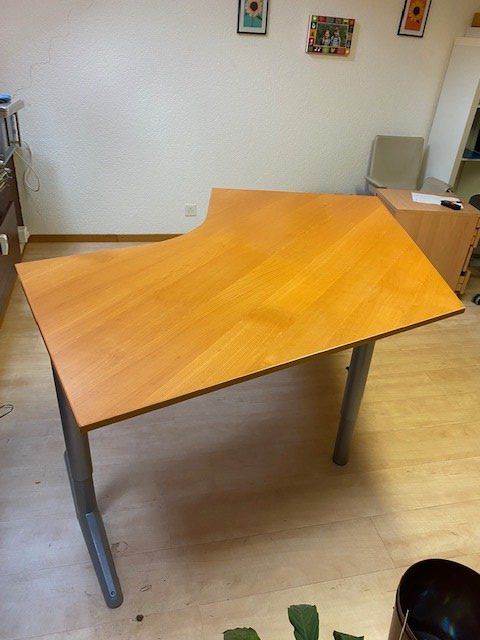 Pult höhenverstellbar (Gebraucht) in Bern für CHF 40 – nur Abholung auf ...