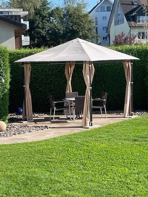 Gartenpavillon mit Vorhängen (Gebraucht) in Fehraltorf für CHF 10 – nur ...