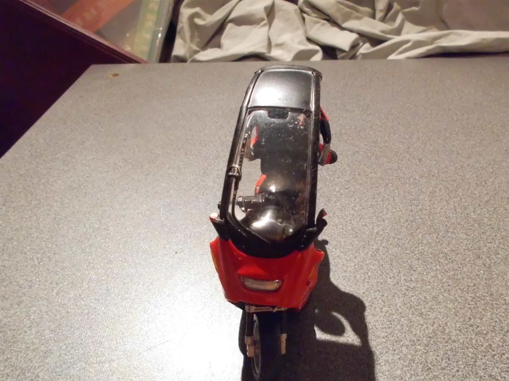 Motorrad rot mit Dach (Gebraucht) in Zürich für CHF 3 – mit Lieferung ...