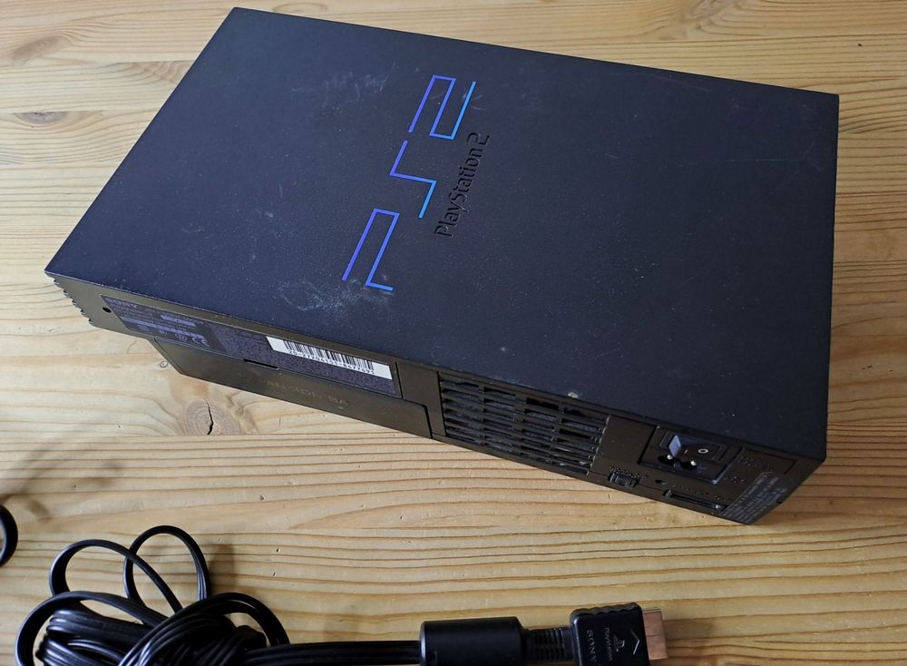 SONY Playstation 2 PS2 FAT Schwarz SCPH-50004 mit Kabeln (Gebraucht) in ...