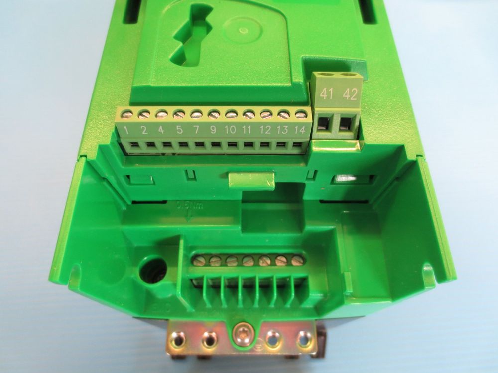 Neuer Control Techniques Frequenzumrichter 0.55kW 1x230VAC (Neu und ...