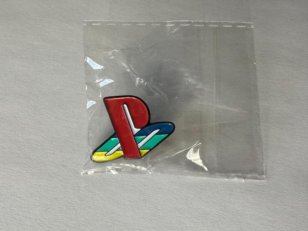 PlayStation Logo Pin’s (Neu und originalverpackt) in Genève für CHF 2 ...