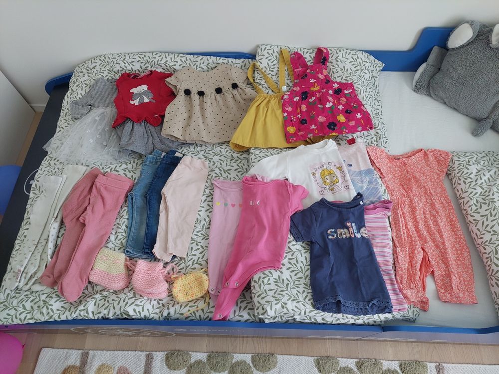 Kleider Paket Gr. 68 in gutem Zustand 22 Teile für Mädchen (Gebraucht) in Kleindöttingen für CHF ...