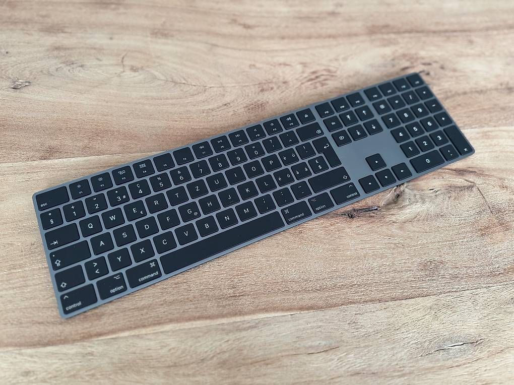 Apple Magic Keyboard mit Ziffernblock (CH-Layout) (Gebraucht) in ...