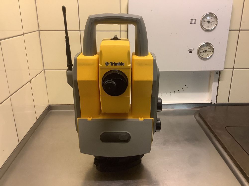 Trimble 5600-Series Tachy inkl. Stativ (Defekt) in Bigenthal für CHF ...
