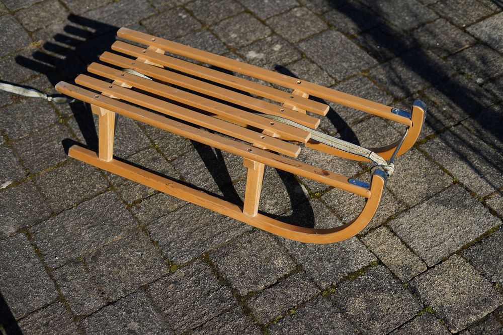 Original Davoser Schlitten aus FSC Holz (Gebraucht) in Zürich für CHF ...