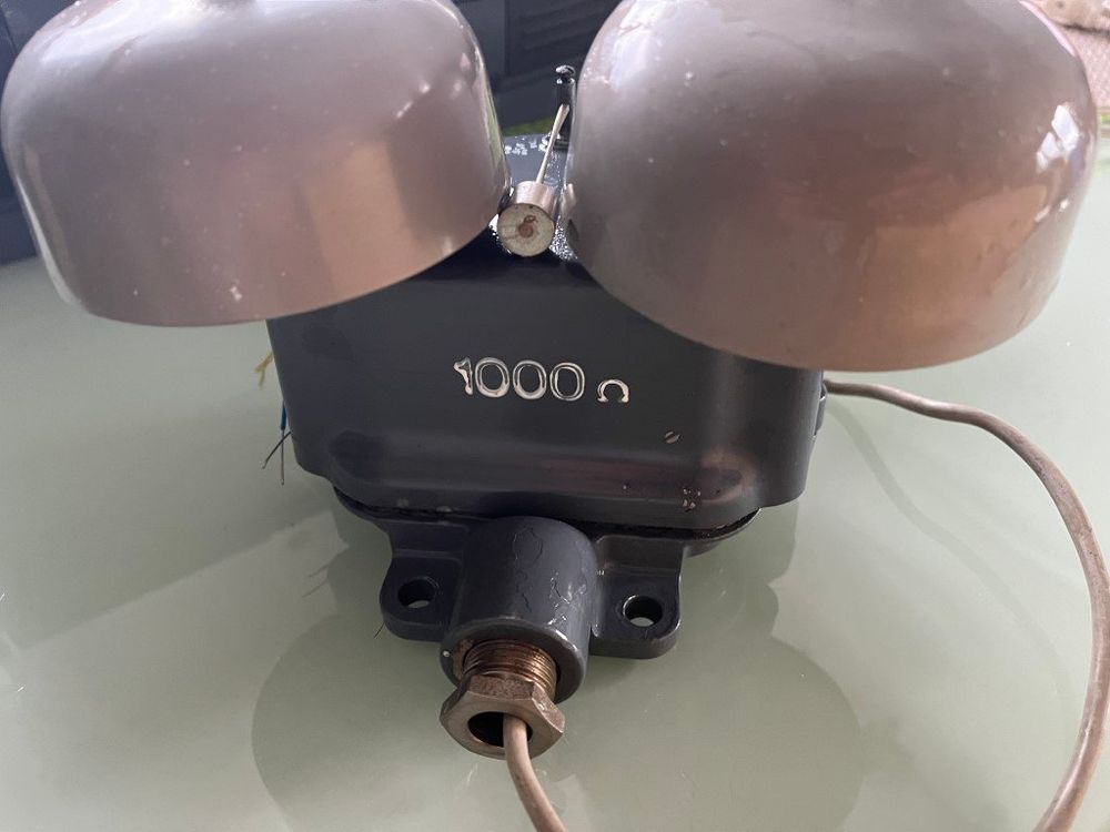 Alte antike Telefonglocke Industrie PTT? 1000 Ohm (Gebraucht) in Brunnen für CHF 10 – mit ...
