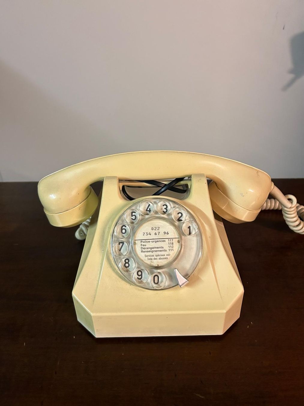 Vintage Rotary Dial Telephone – Cream Beige, Swiss Model (Gebraucht) in ...