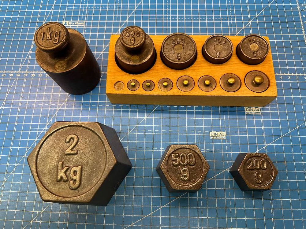Alte Gewichte für Balkenwaage 2kg...1gr, 16 Stk (Gebraucht) in ...