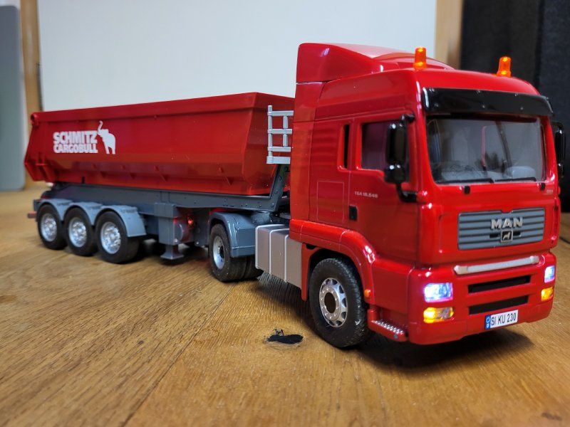 SIKU 6721 CONTROL32-MAN mit Tieflader & Kippsattelauflieger (Gebraucht) in Langwiesen für CHF ...