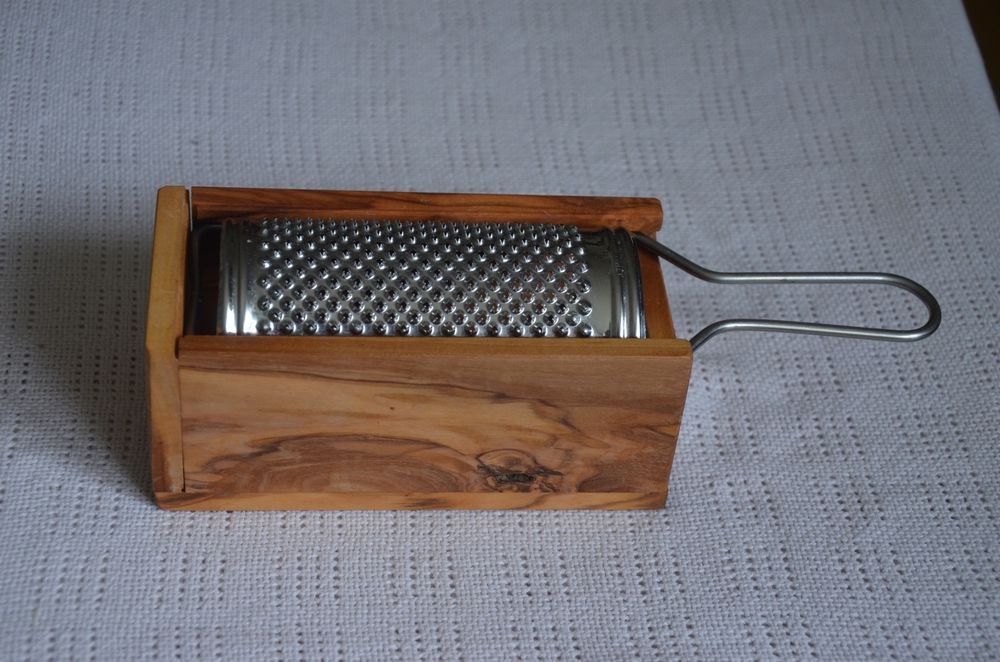 POUR RAPER LE FROMAGE (Gebraucht) in Chiasso für CHF 10 – mit Lieferung auf Ricardo kaufen