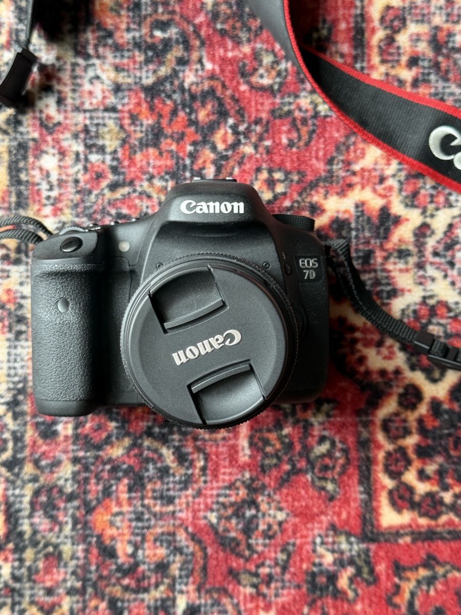 Canon EOS 7D DSLR Camera with 18-55mm Lens and Charger (Gebraucht) in ...