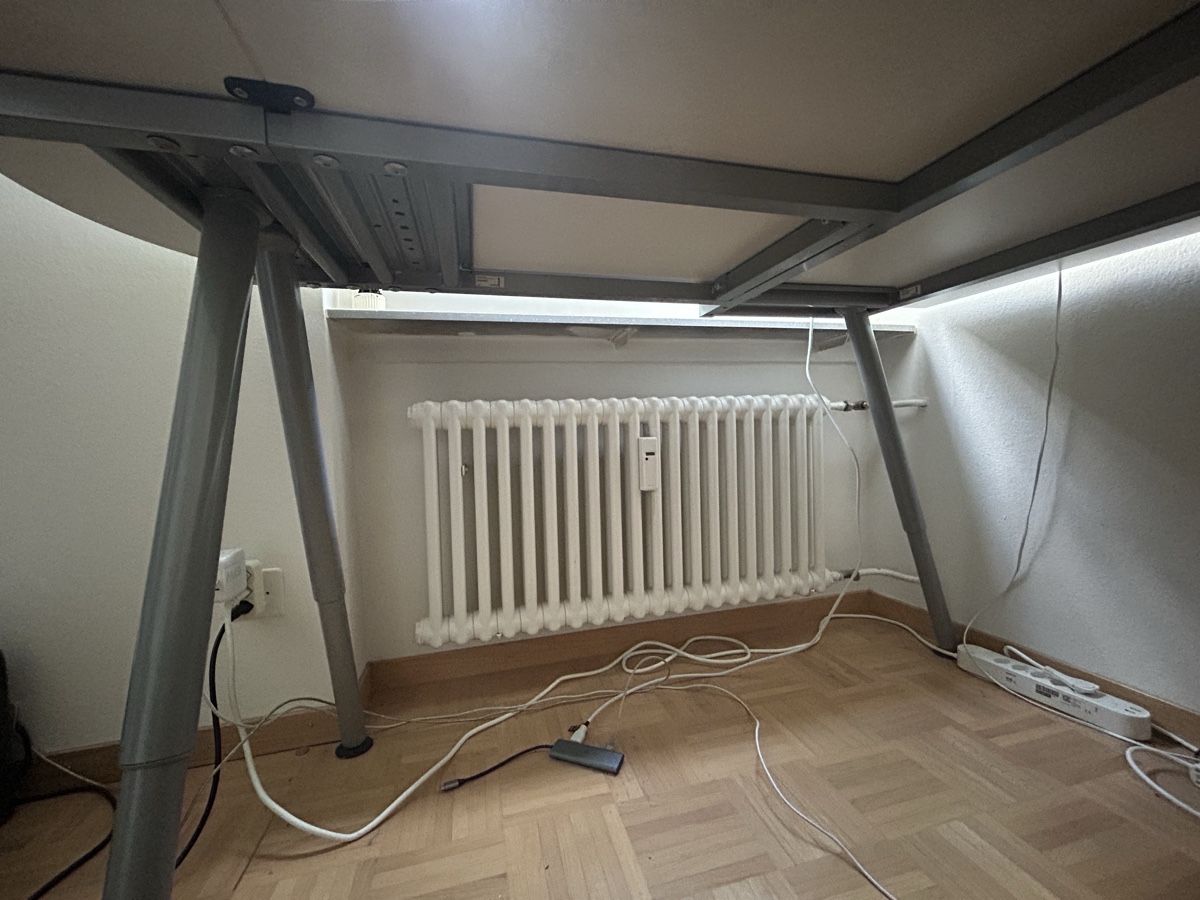 Schreibtisch weiss L-Form, gross, Höhe verstellbar (Gebraucht) in ...