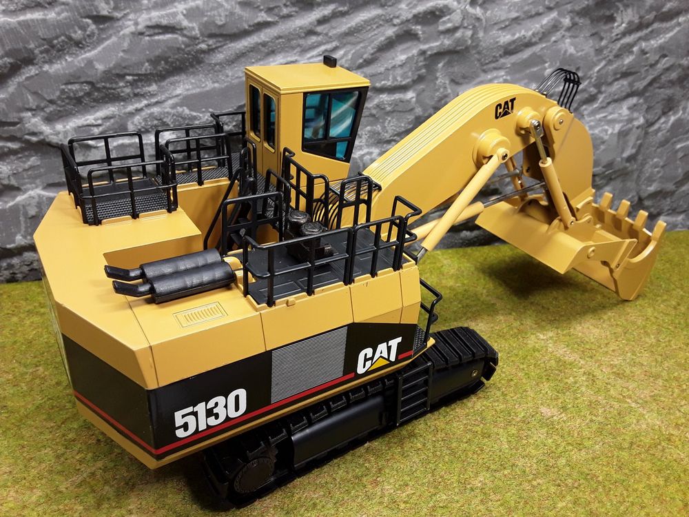 NZG 391 _ CAT 5130 _ Caterpillar Ladeschaufel Bagger _ 1:50 (Neu ...