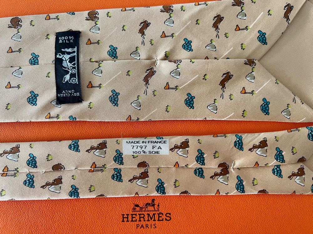 Cravate HERMES-Paris „The Hare & the Turtle“ + box original (Neu ...